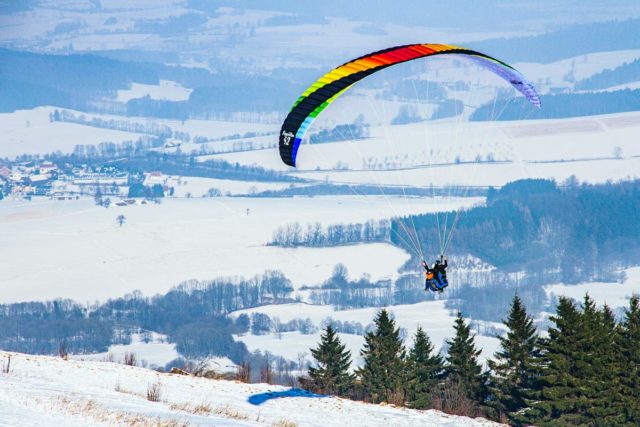 Paragliding: Winter tandem paragliding flight